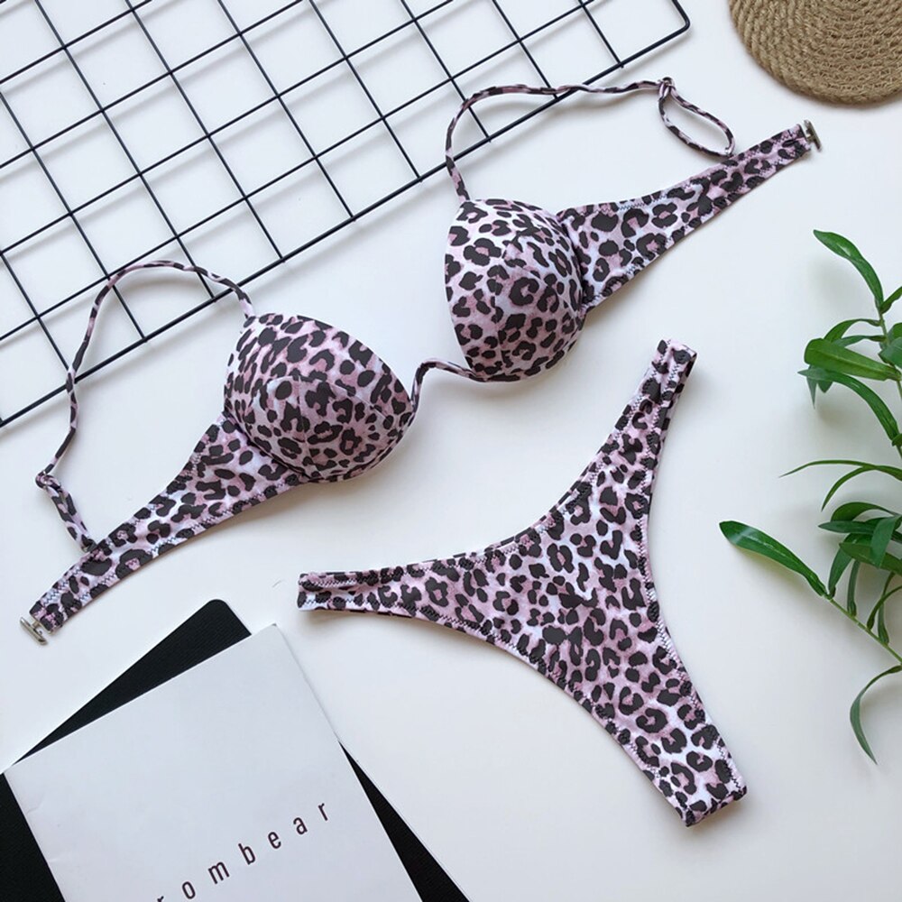 Zweiteiliger Bikini Badeanzug Im Leopardenmuster Mit Einem Zierdraht A